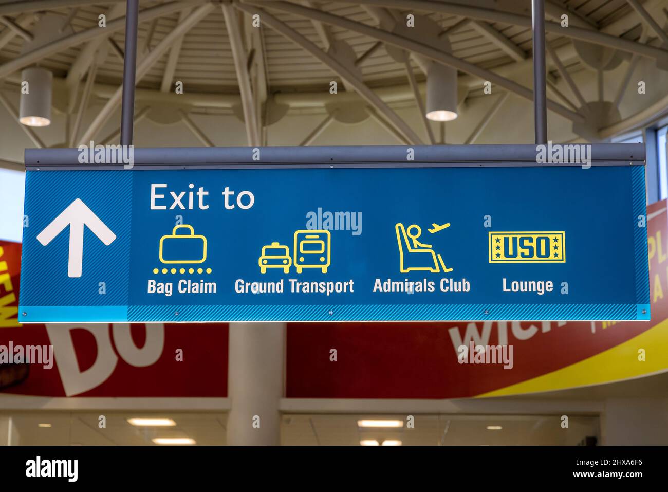 Airport sign board hi-res stock photography and images - Alamy