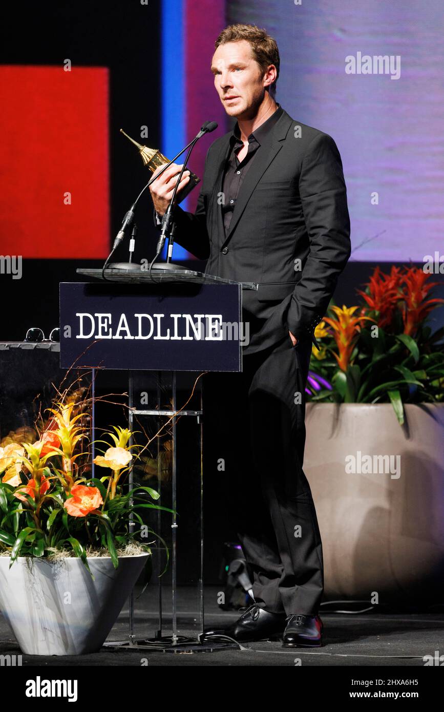 Benedict Cumberbatch with the Cinema Vanguard Award for his role in ...