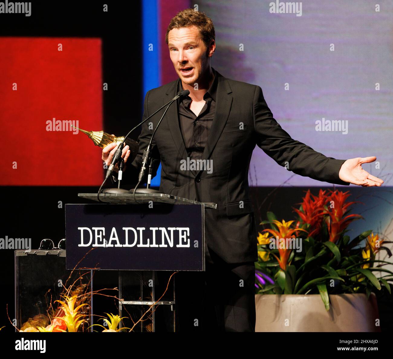 Benedict Cumberbatch with the Cinema Vanguard Award for his role in ...