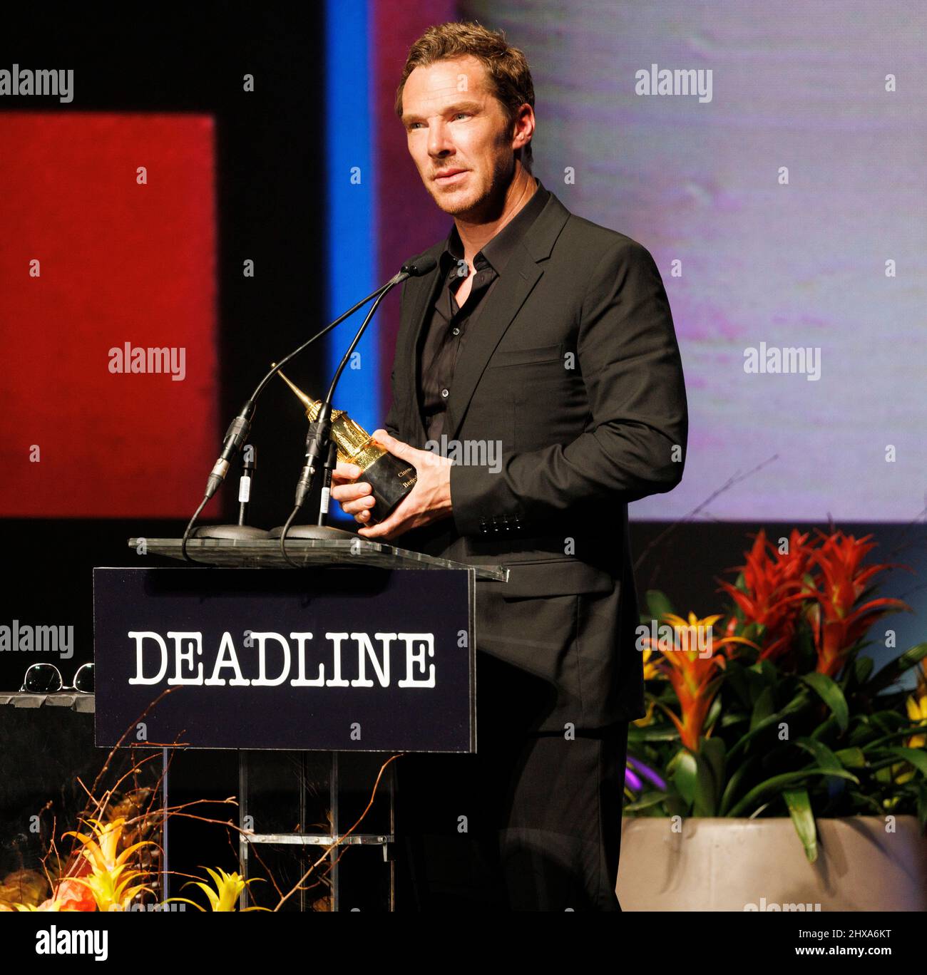 Benedict Cumberbatch with the Cinema Vanguard Award for his role in ...
