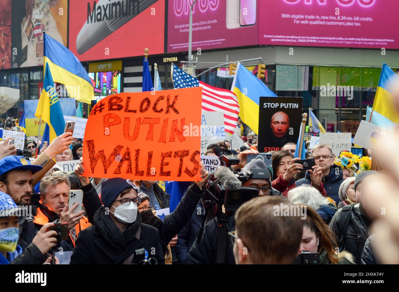 Hundreds gather at Times Square in New York City to stand in Solidarity ...