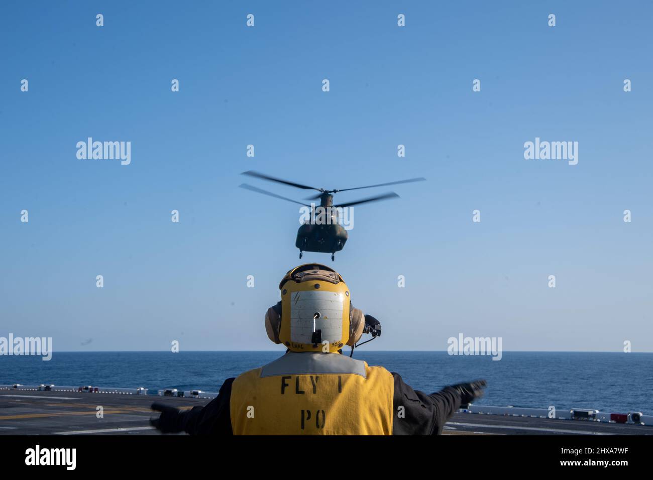 PACIFIC OCEAN (March 8, 2022) Aviation Boatswains Mate (Handling) Micah ...
