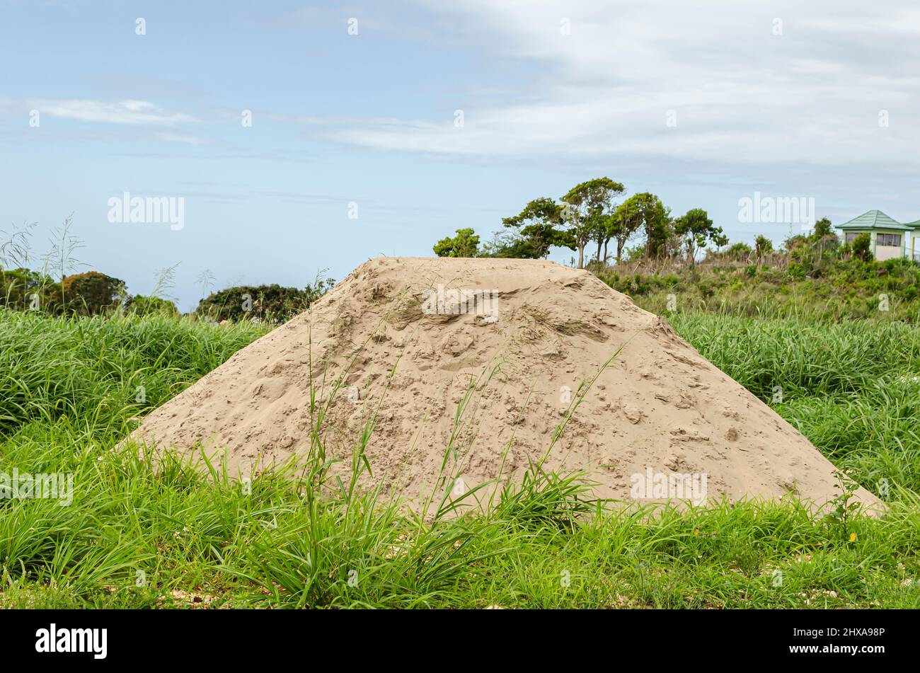 Mound slope hi-res stock photography and images - Alamy