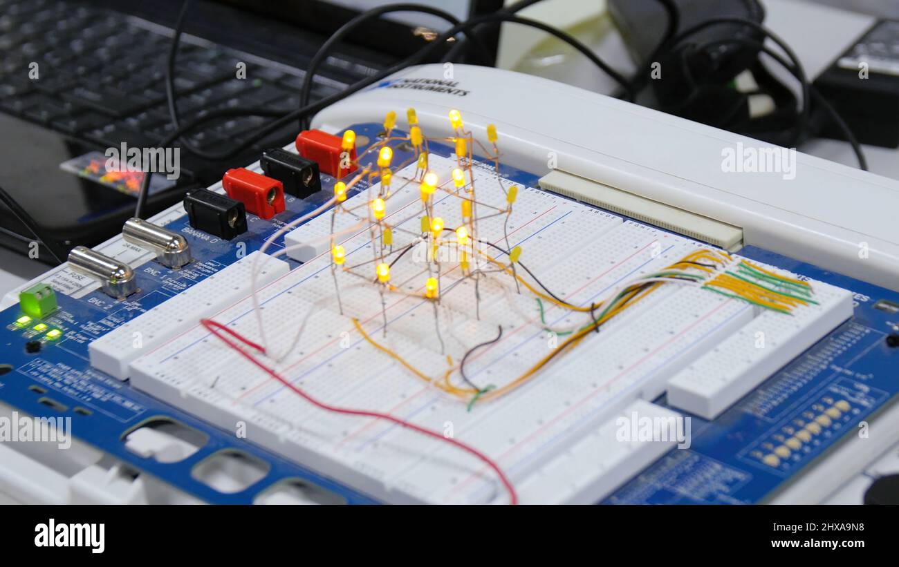 Flashlighthand hi-res stock photography and images - Alamy