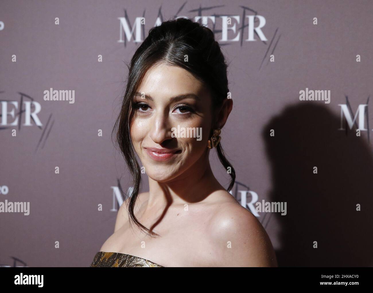 New York, USA. 10th Mar, 2022. Noa Fisher arrives on the red carpet at ...