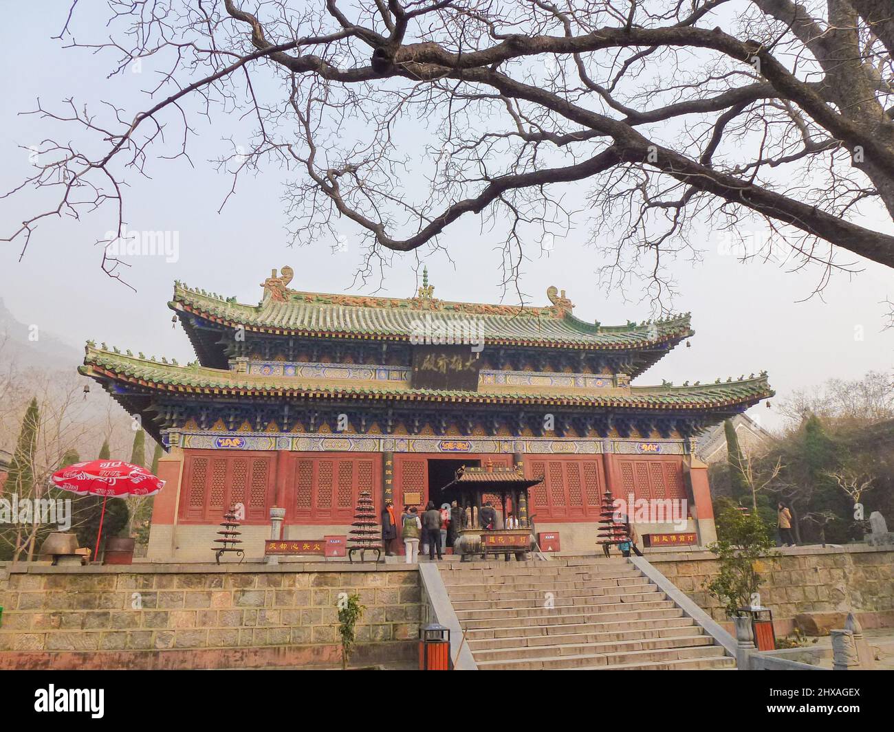 Zhengzhou temple hi-res stock photography and images - Alamy