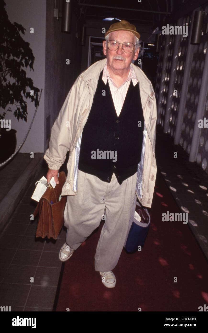 Bernard Hughes 1992 Credit: Ralph Dominguez/MediaPunch Stock Photo - Alamy