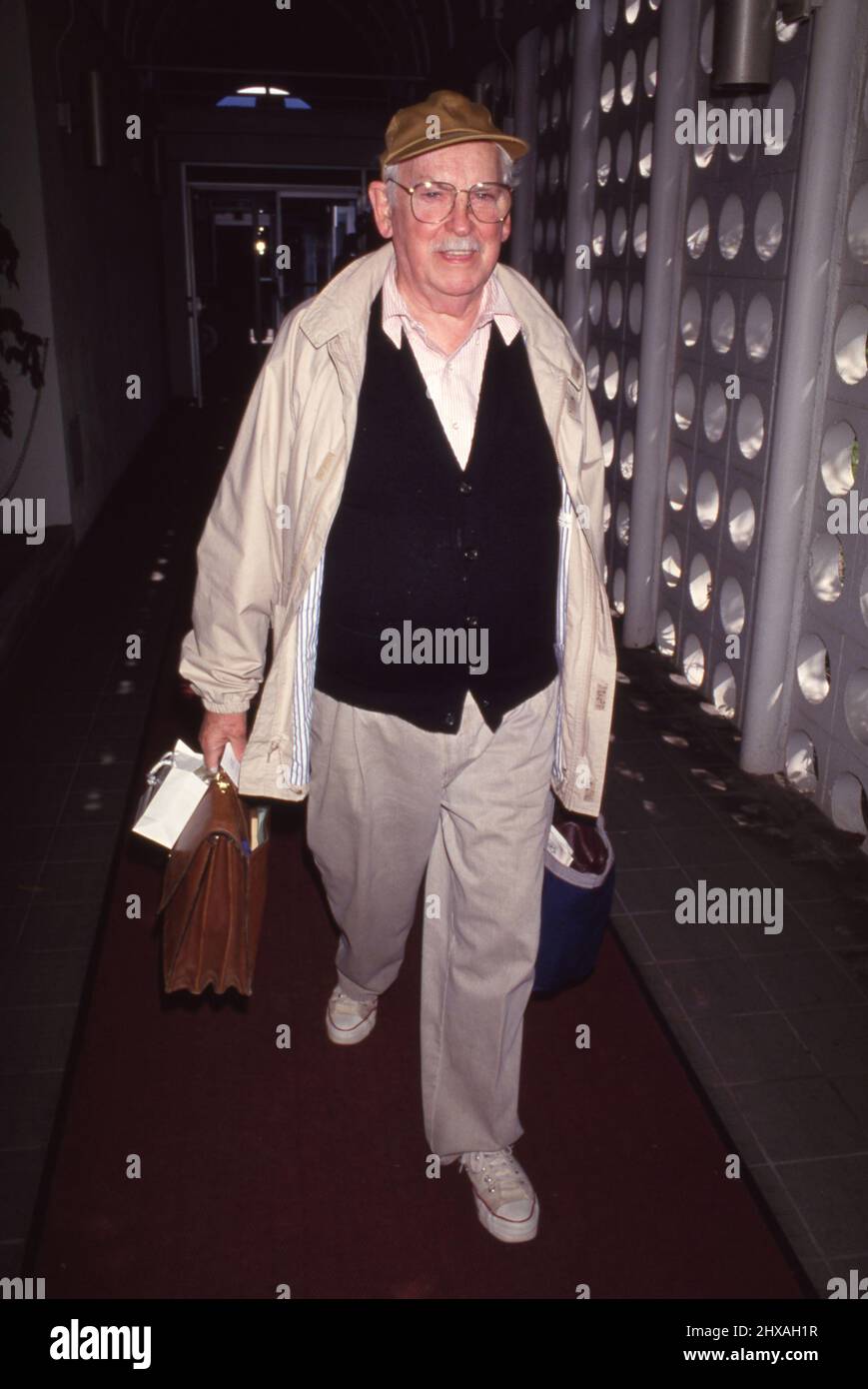 Bernard Hughes 1992 Credit: Ralph Dominguez/MediaPunch Stock Photo - Alamy