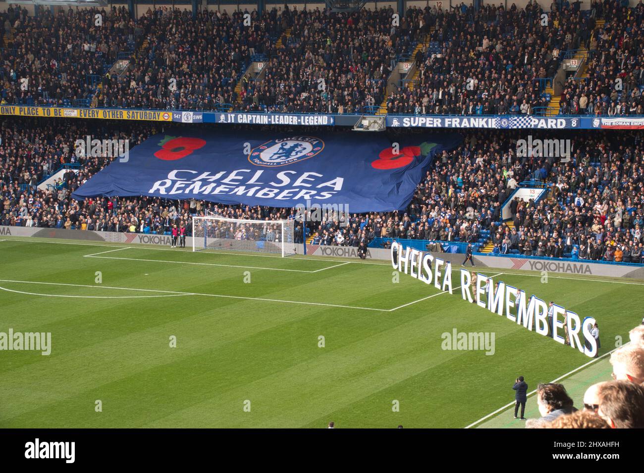 Chelsea football club fans hi-res stock photography and images - Alamy