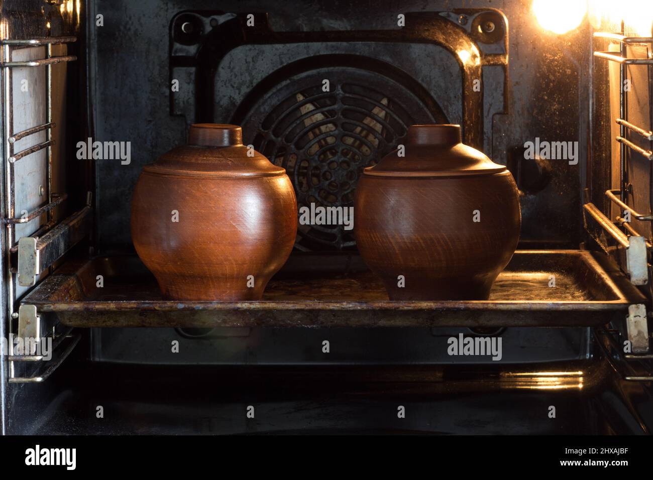 Food two clay pots hi-res stock photography and images - Alamy