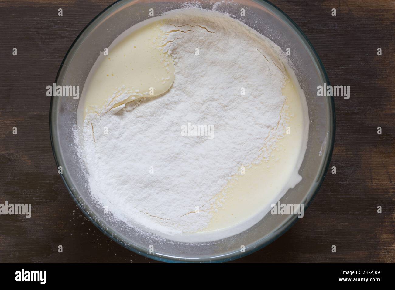 Mixer batter top view hi-res stock photography and images - Alamy
