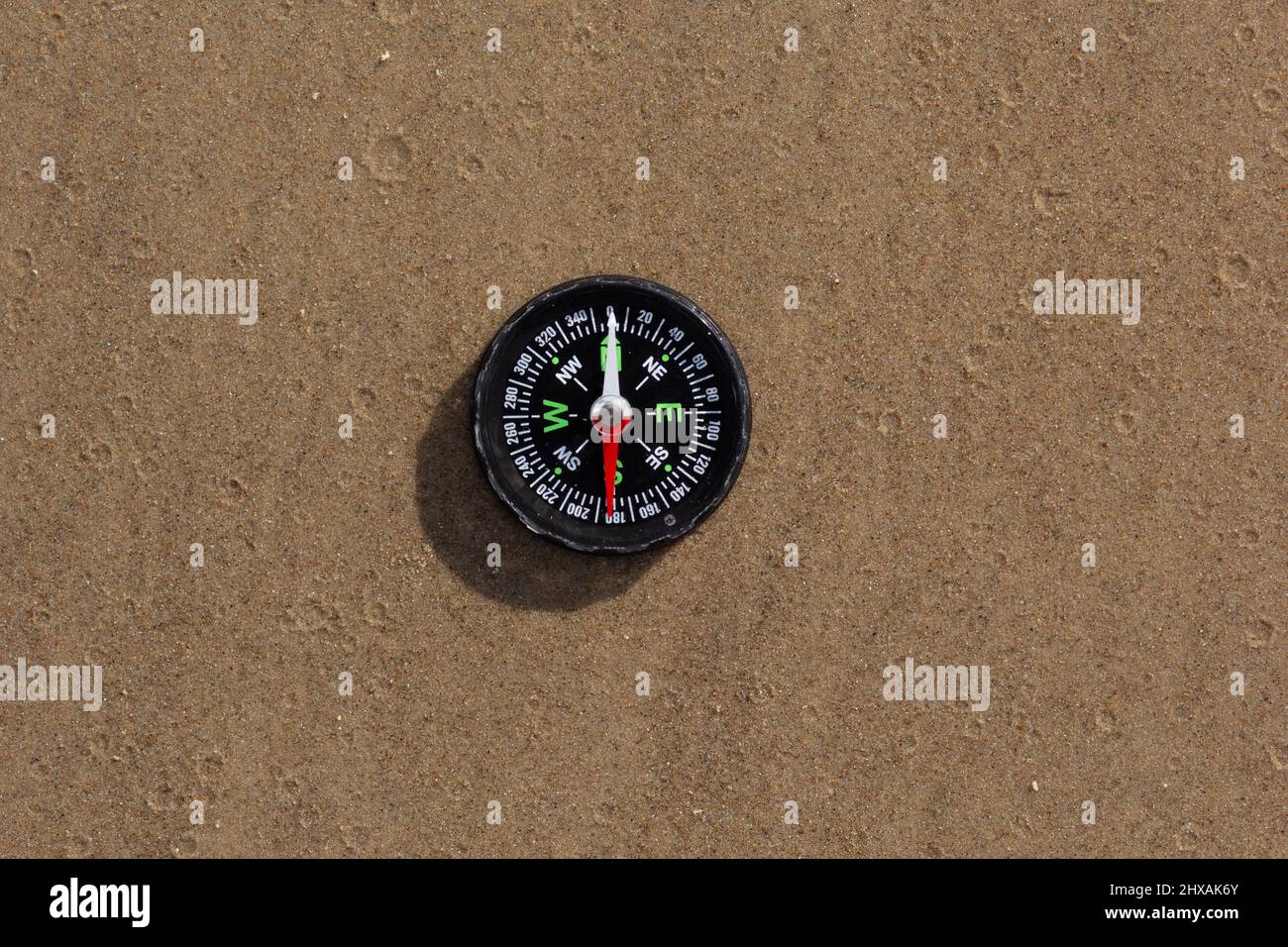 Compass pointing north hi-res stock photography and images - Alamy