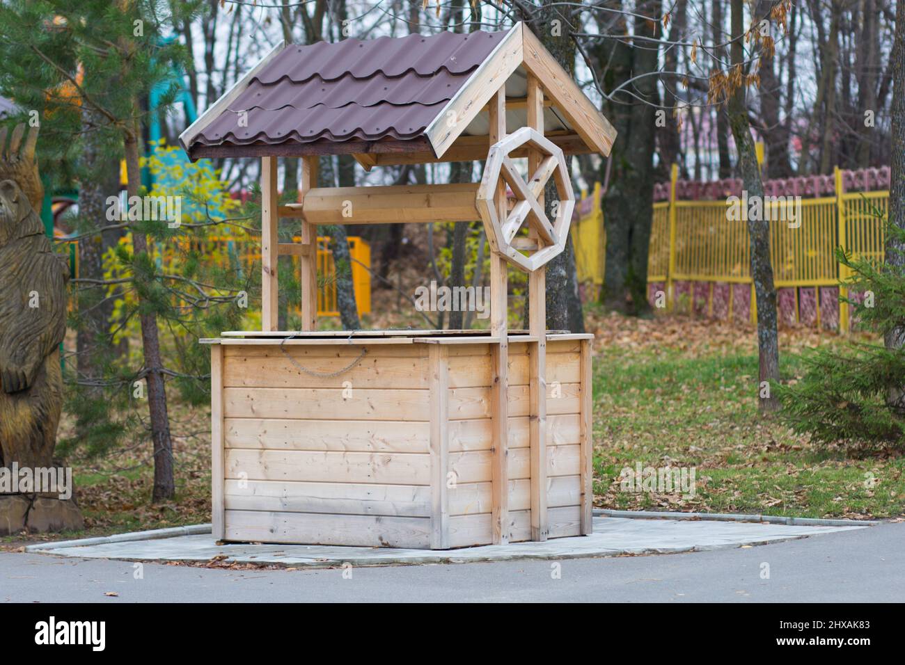 Well with roof hi-res stock photography and images - Alamy