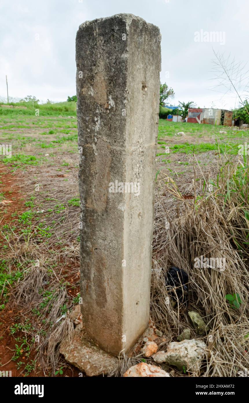 Tall Concrete Column Stock Photo - Alamy