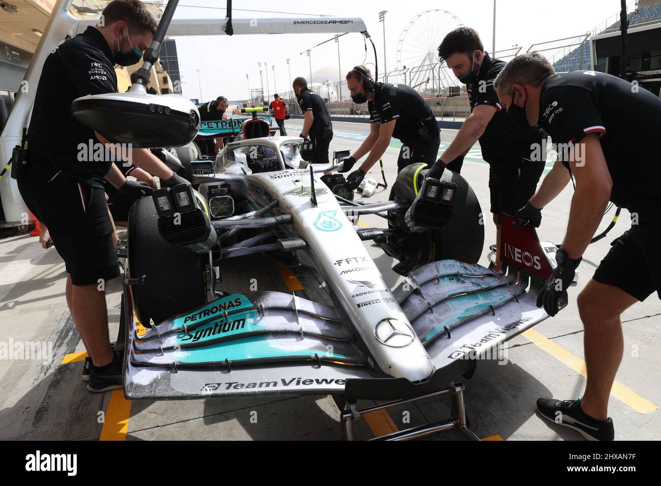 44 HAMILTON Lewis (gbr), Mercedes AMG F1 Team W13, pitlane, during the ...