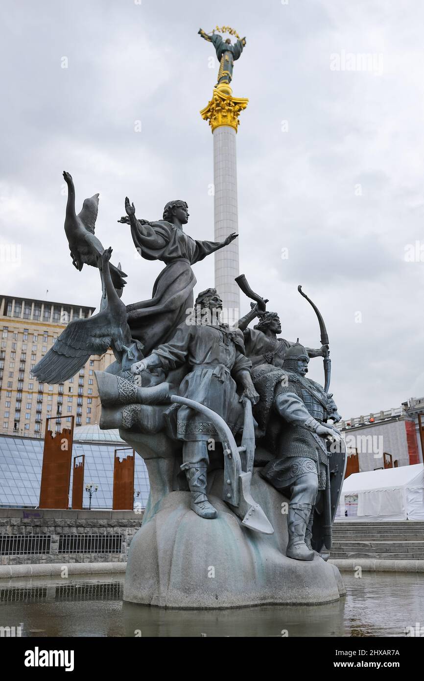 Founders of Kiev Fountain Monument in Maidan Nezalezhnosti in Kiev City ...