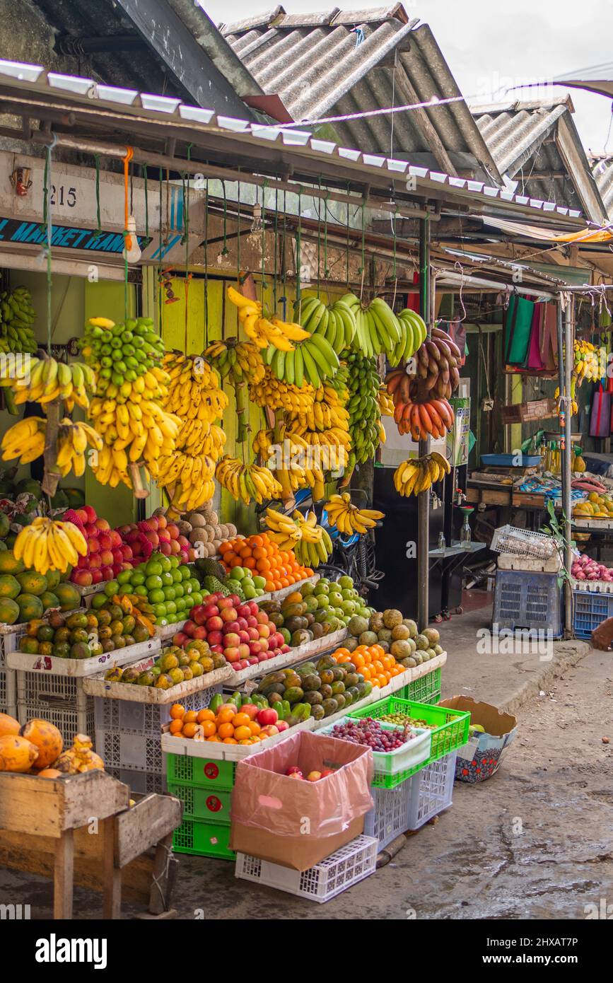 KANDY, SRI LANKA - DECEMBER 30.2021: A fruit stall on Kandy Market in ...