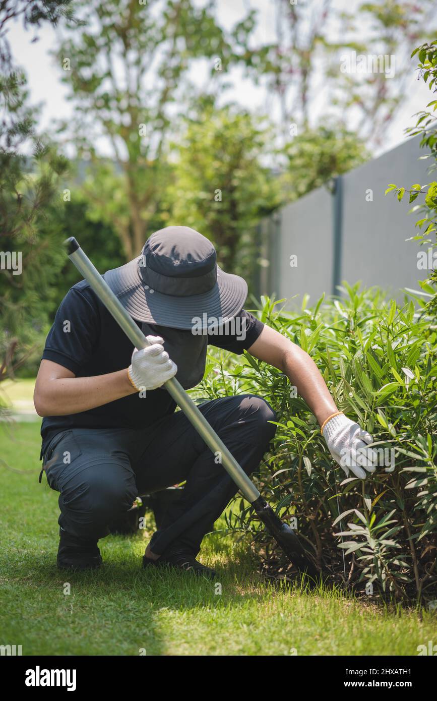 Man shoveling dirt in hi-res stock photography and images - Alamy