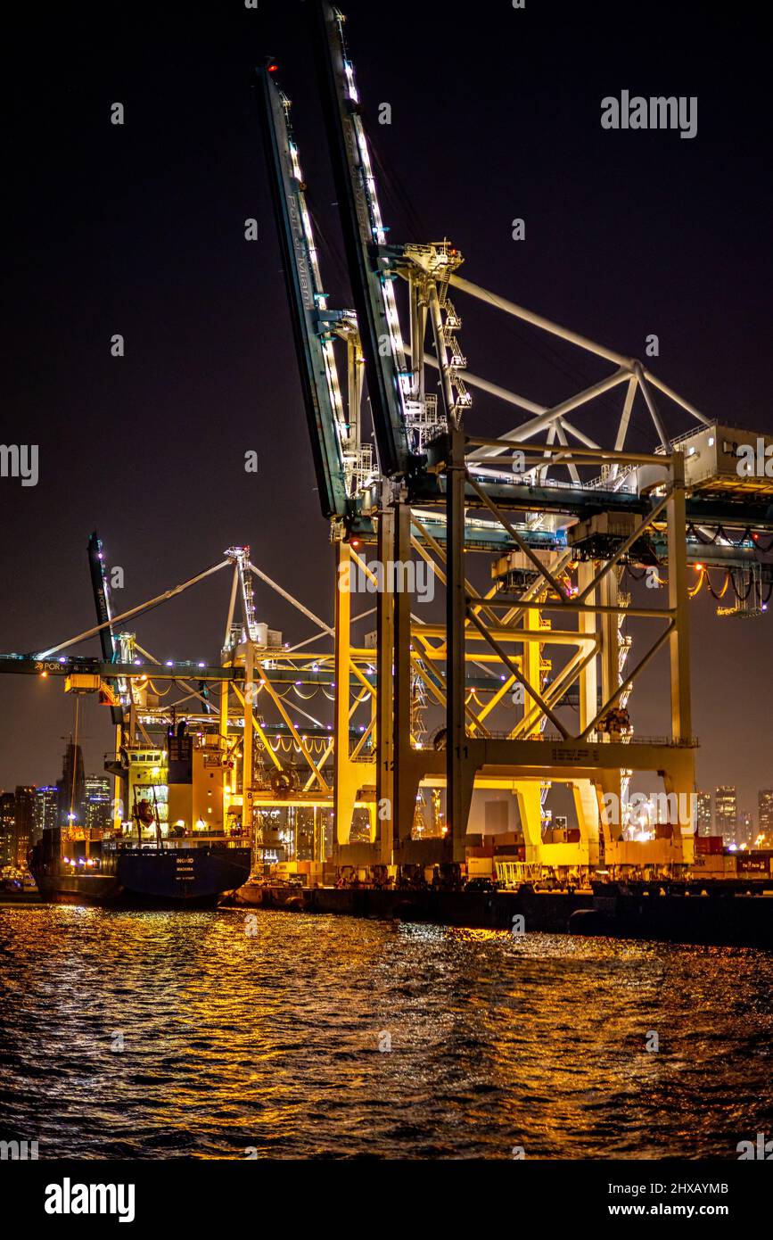 Miami sunset skyline cranes hi-res stock photography and images - Alamy