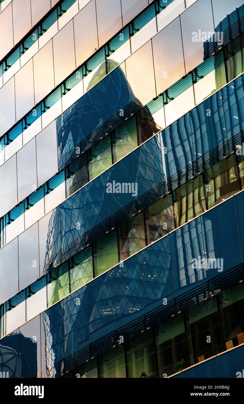 30 st mary axe formerly the swiss re building hi-res stock photography ...