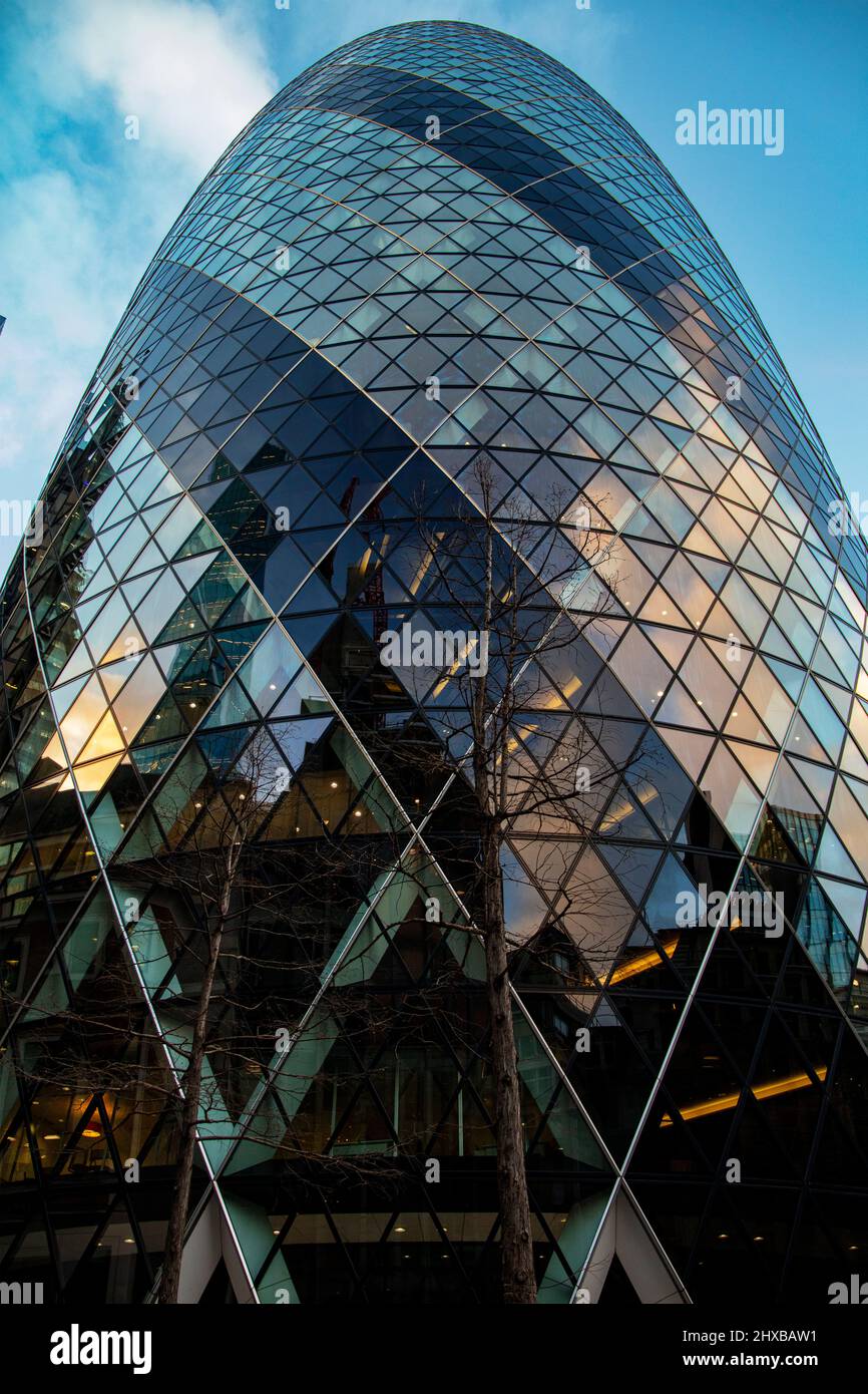 30 st mary axe formerly the swiss re building hi-res stock photography ...