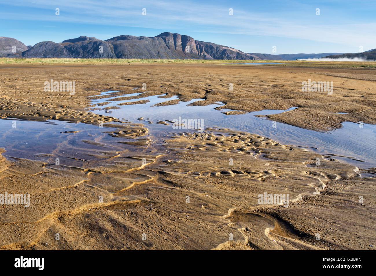 Landscape at low tide, sandy estuary and mountains, Tanamunningen ...