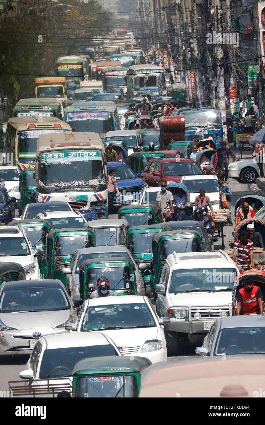 Dhaka, Bangladesh - March 10, 2022: The traffic jam in Dhaka's Malibagh ...