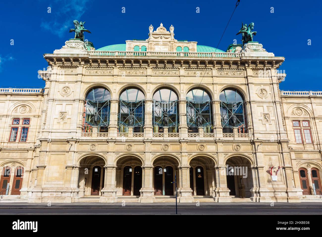 Facade of Vienna Opera House, Austria Stock Photo - Alamy