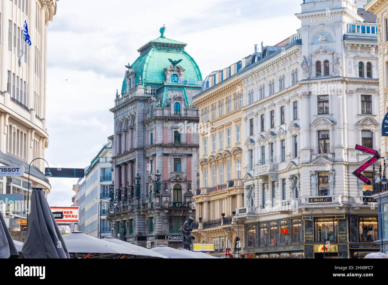 VIENNA, AUSTRIA, 19 FEBRUARY 2022: Main walking street of Vienna City ...