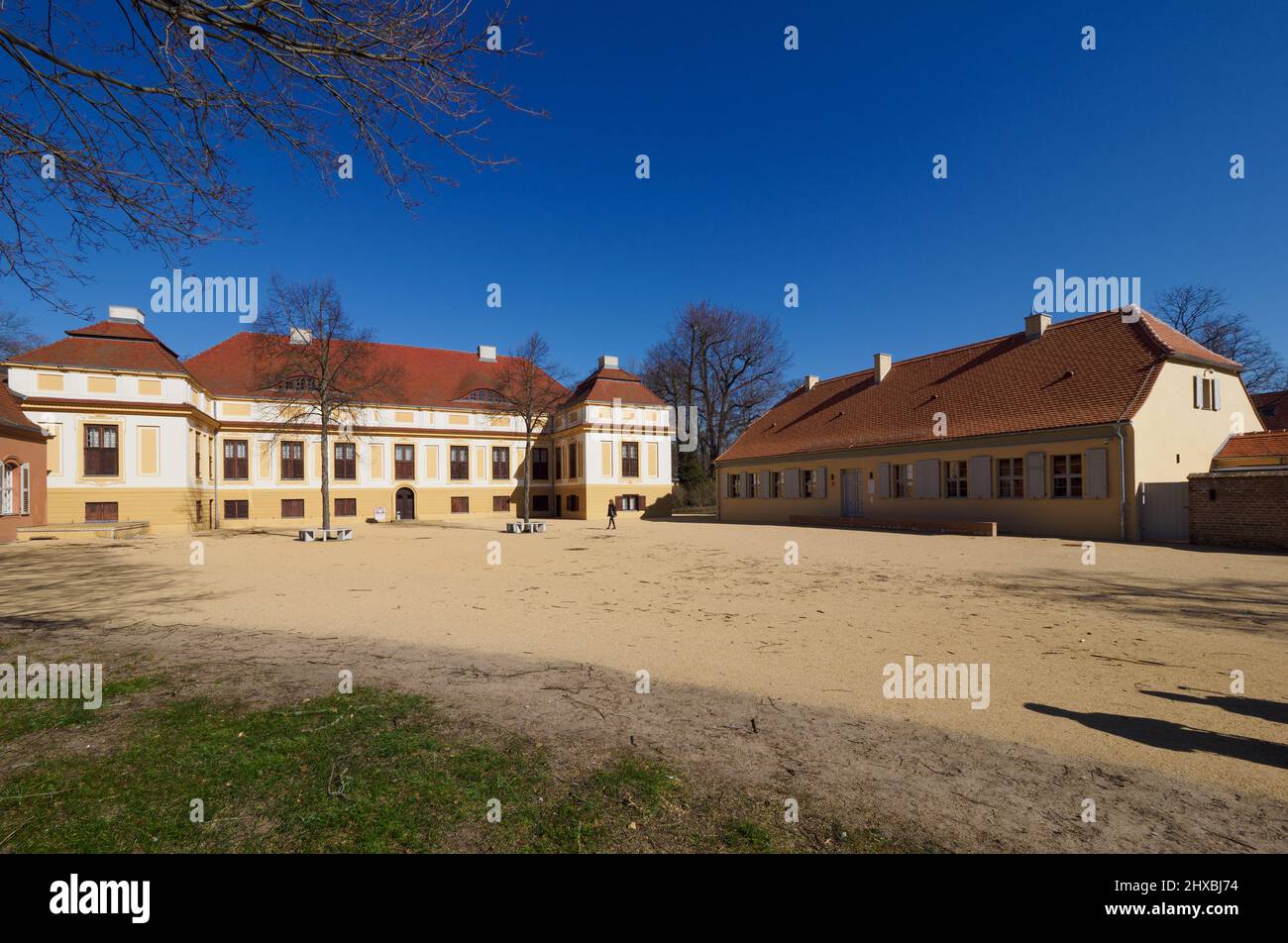 11 March 2022, Brandenburg, Caputh/Schwielowsee: The logierhaus (r) of ...