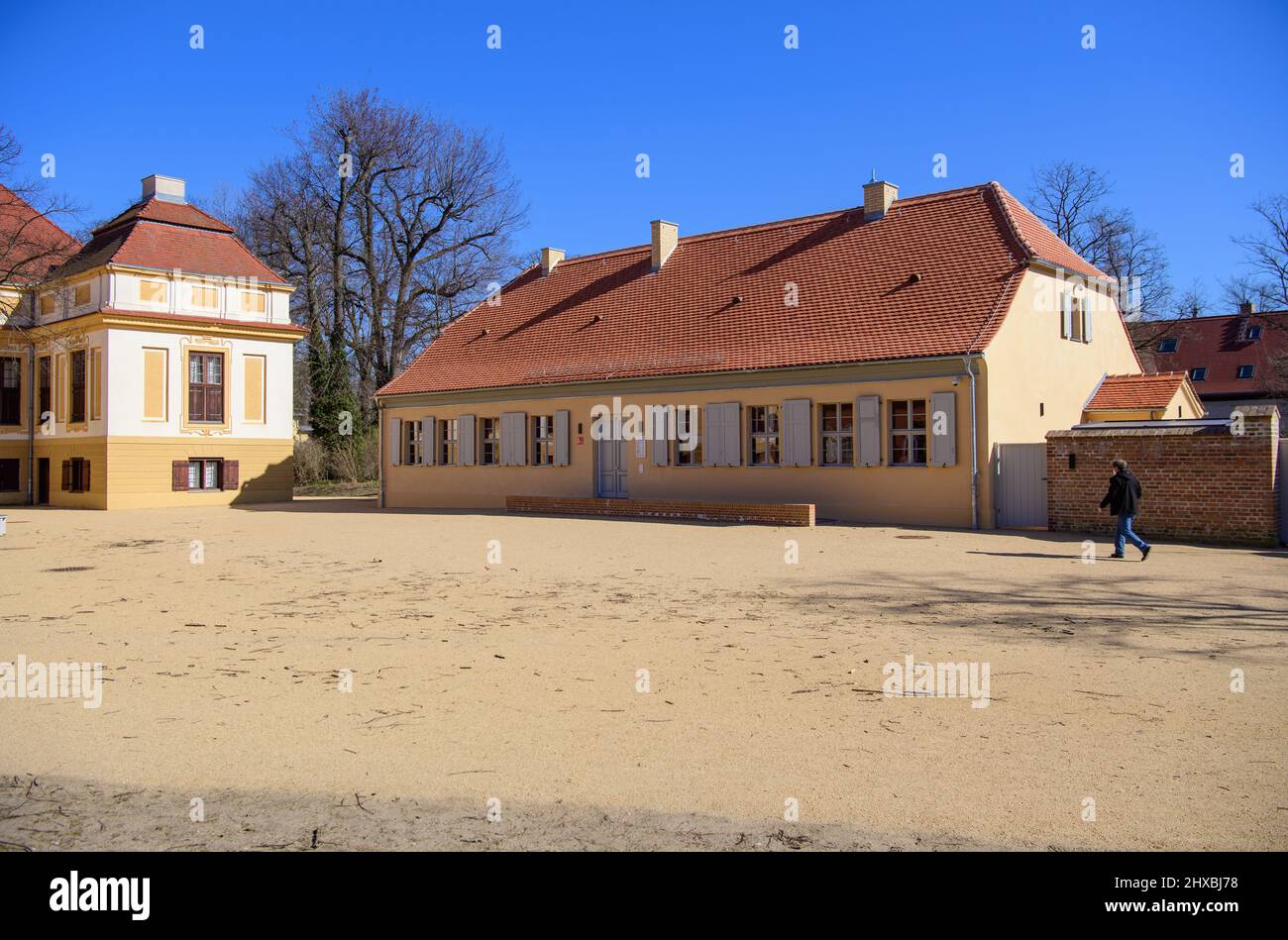 11 March 2022, Brandenburg, Caputh/Schwielowsee: The logierhaus (r) of ...