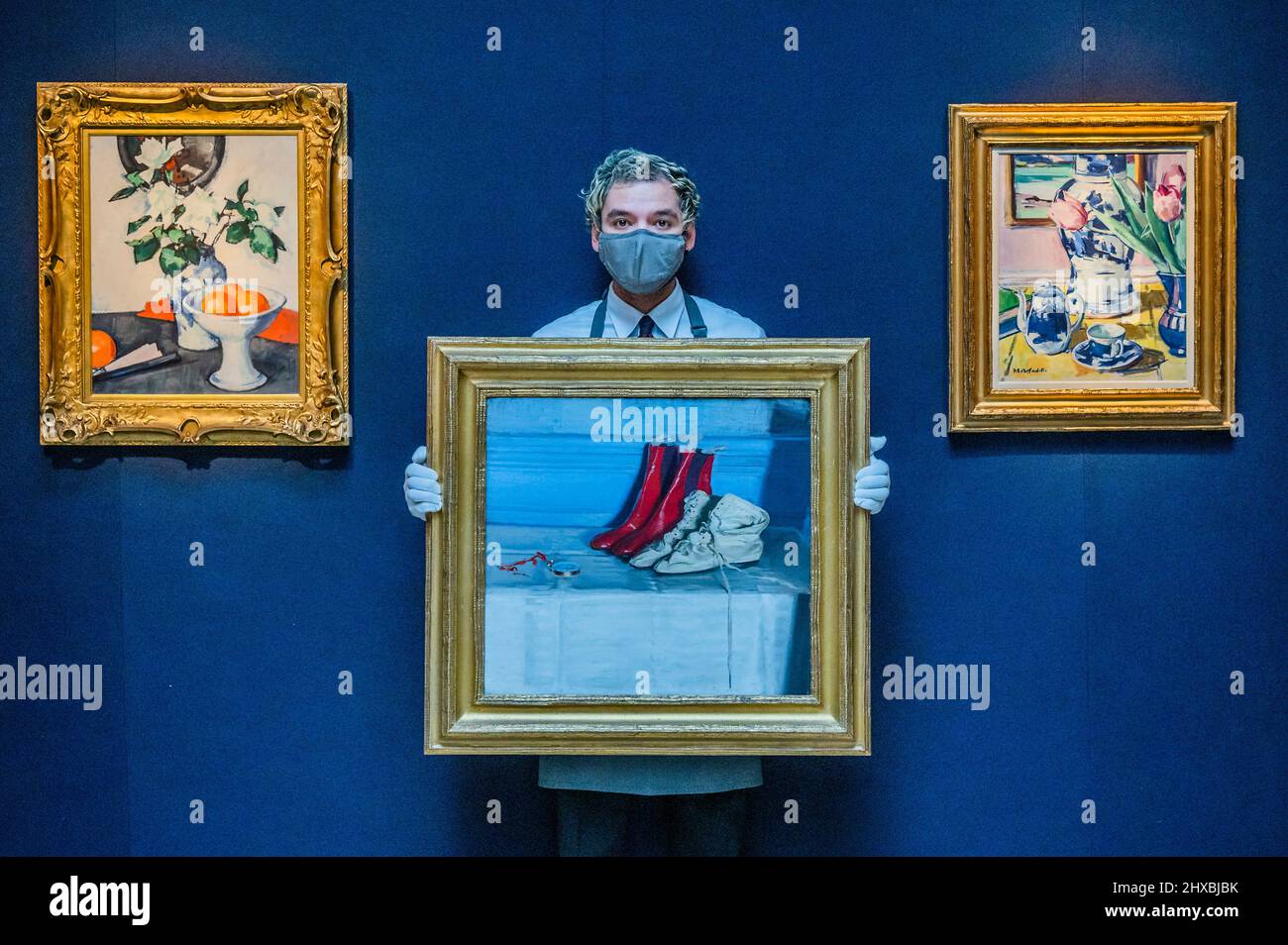 Miss simpsons boots hi-res stock photography and images - Alamy