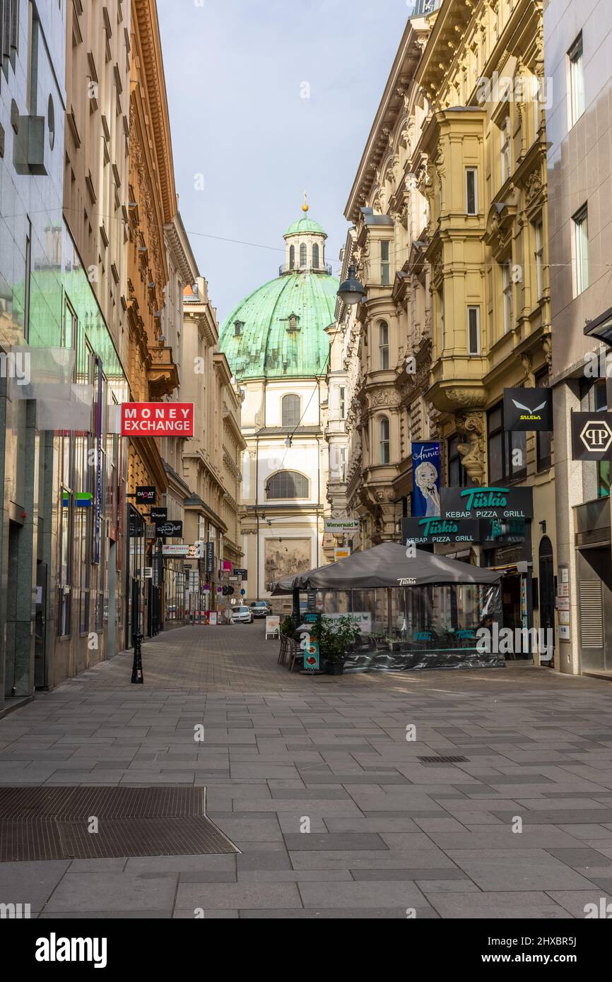 VIENNA, AUSTRIA, 19 FEBRUARY 2022: Main walking street of Vienna City ...