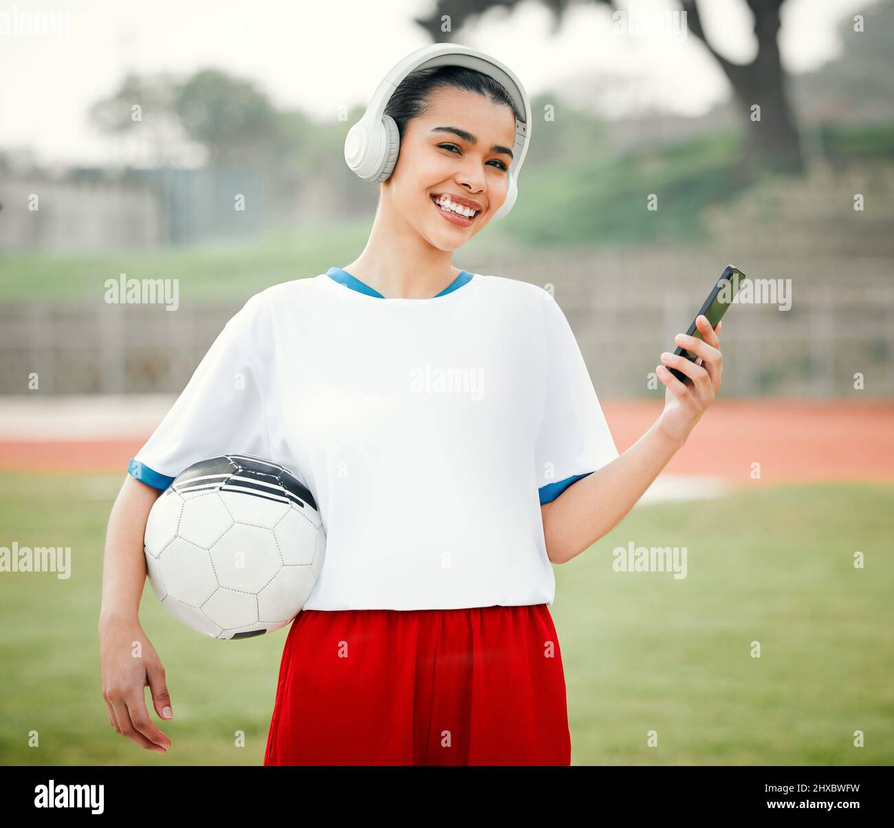 Professional female footballer hi-res stock photography and images - Alamy