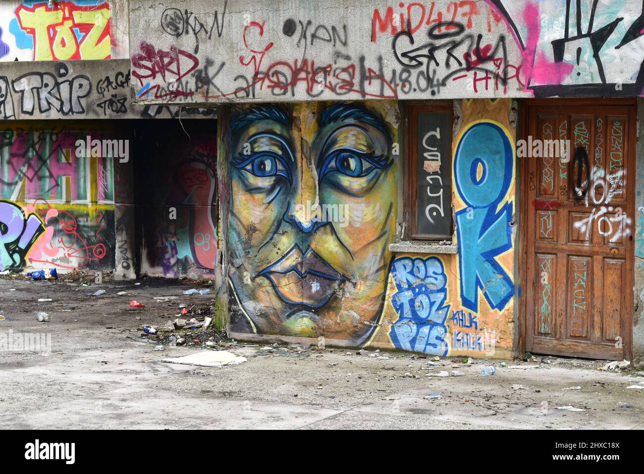 Graffiti in an inner-city courtyard in Turkey's capital, Ankara Stock ...
