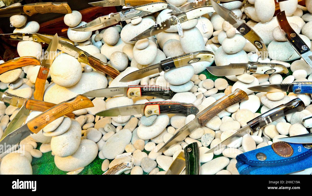 Shop Window with Collection of Pocket Knives for Sale Stock Photo - Alamy