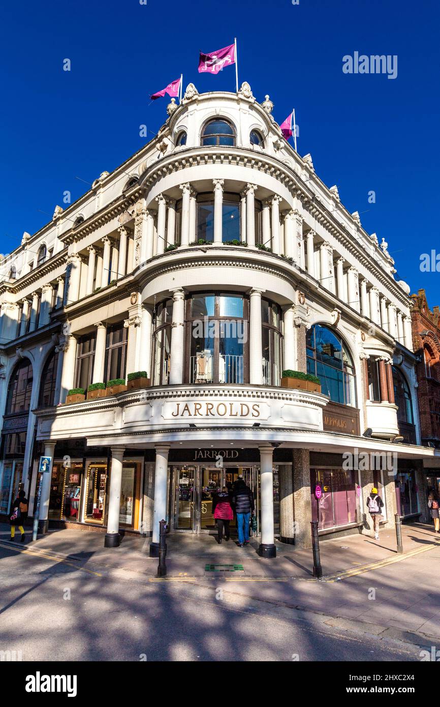 Shopping stores exterior hi-res stock photography and images - Alamy