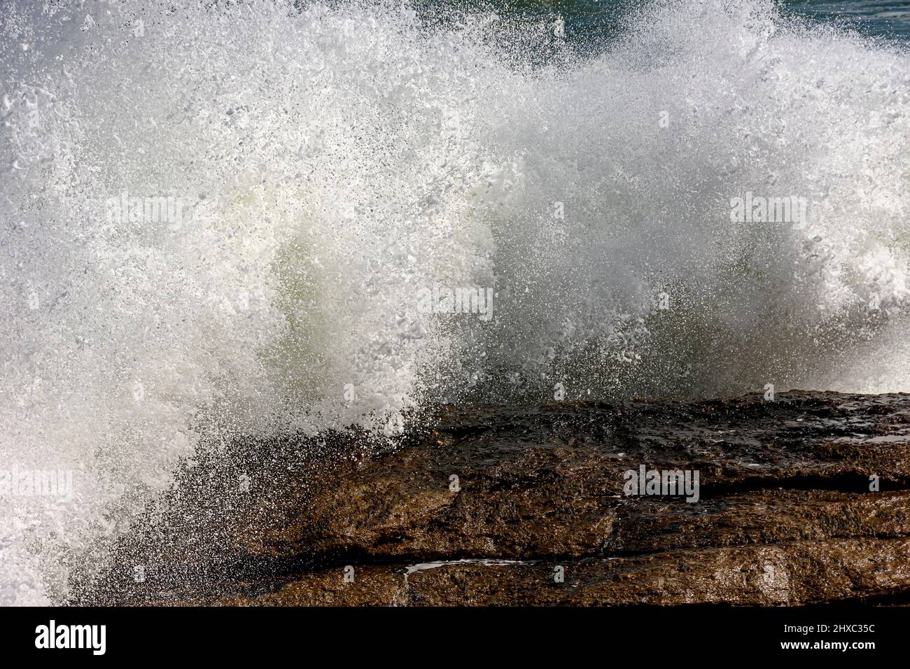 Break wave hi-res stock photography and images - Alamy