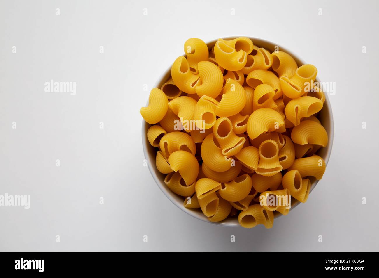 Elbow shells hi-res stock photography and images - Alamy