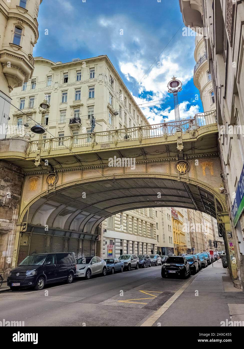 VIENNA, AUSTRIA, 19 FEBRUARY 2022: Baroque bridge over a road Stock ...