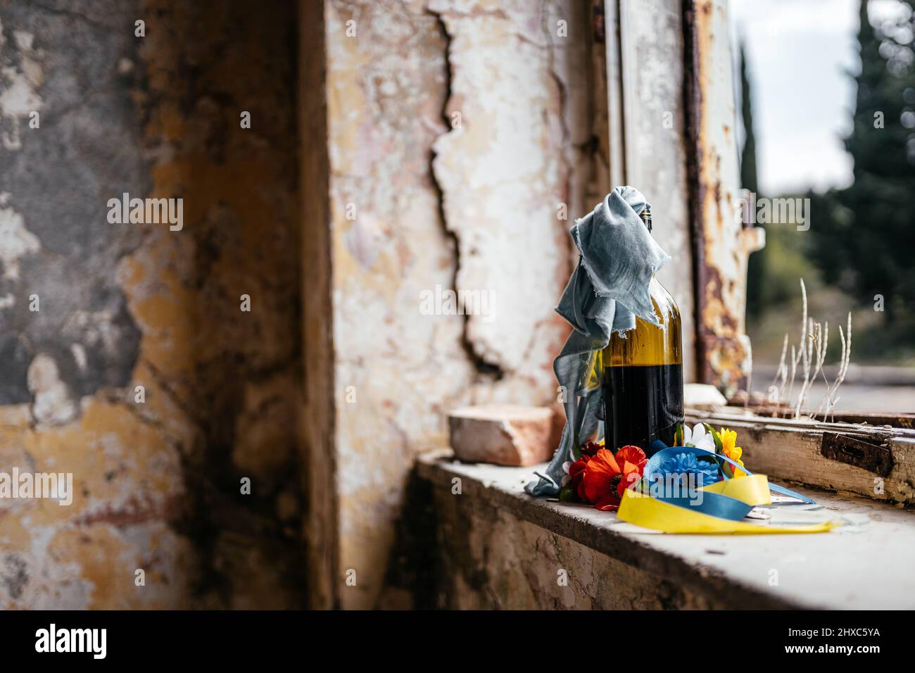 Molotov cocktail and symbols of Ukraine Stop War Stock Photo - Alamy