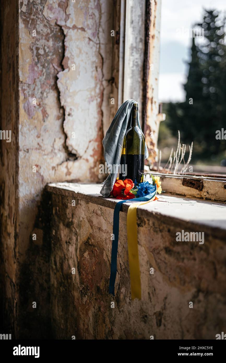 Molotov cocktail and symbols of Ukraine Stop War Stock Photo - Alamy