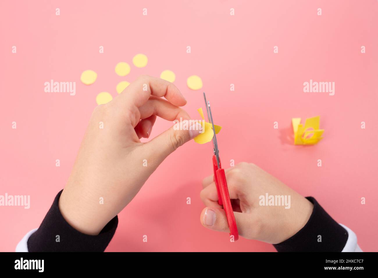 cut out circle from paper, for kids, step by step instruction, DIY ...