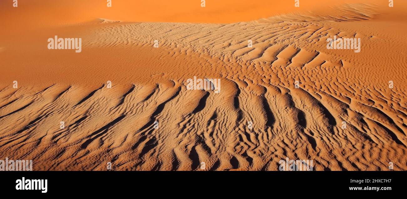 Barchan dunes sahara hi-res stock photography and images - Alamy