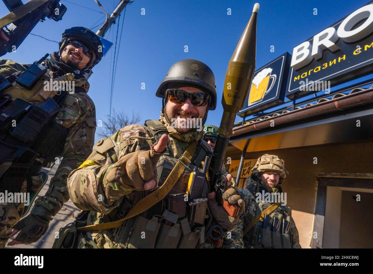 An Ukrainian solider seen posing for a photo with his RPG (Rocket ...