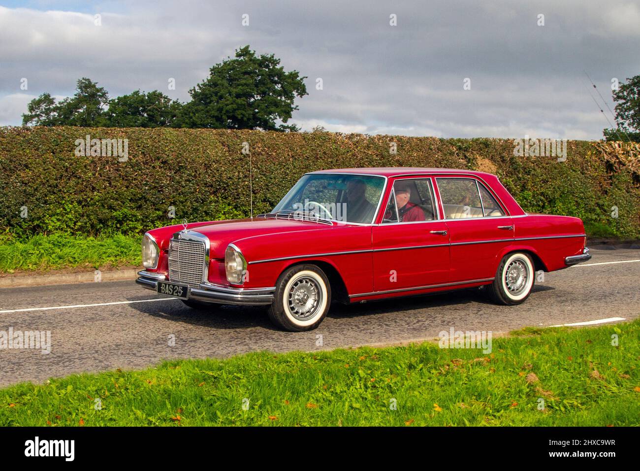 1971 70s seventies red Mercedes Benz 280 2778cc 4dr saloon; en-route to ...