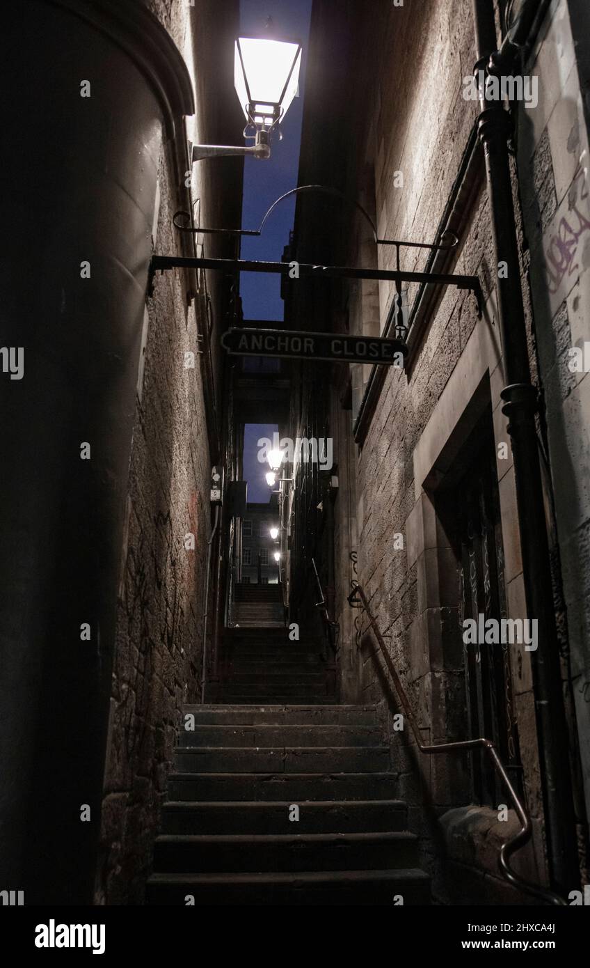 Alleyways to explore hi-res stock photography and images - Alamy