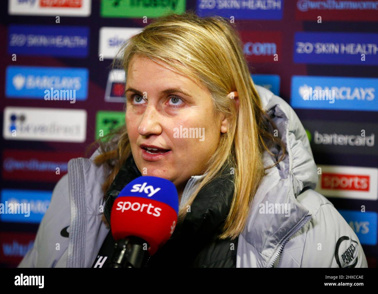DAGENHAM, ENGLAND - MARCH 10: Chelsea Women Head Coach Emma Hayes ...