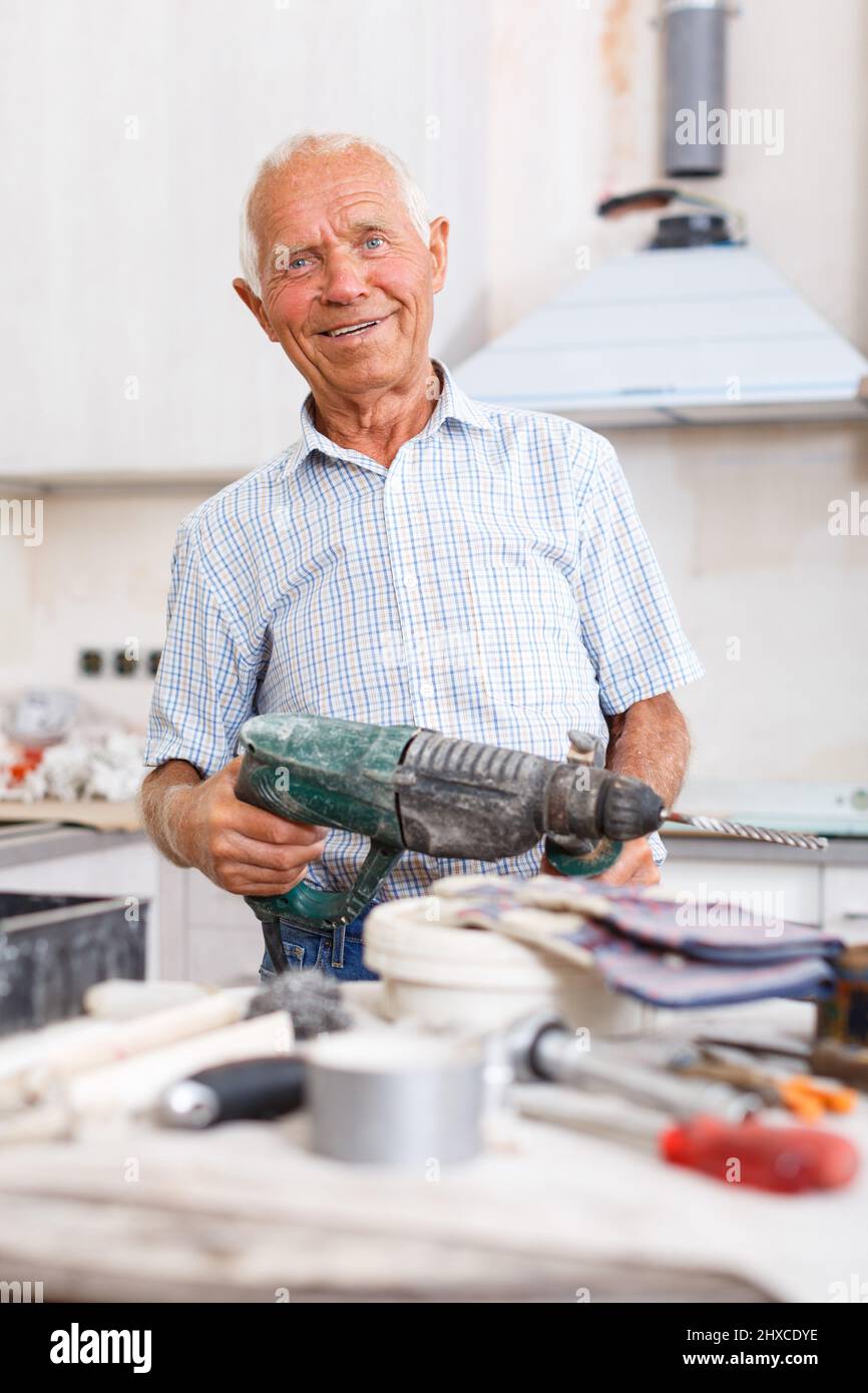 Man working with drill hi-res stock photography and images - Alamy