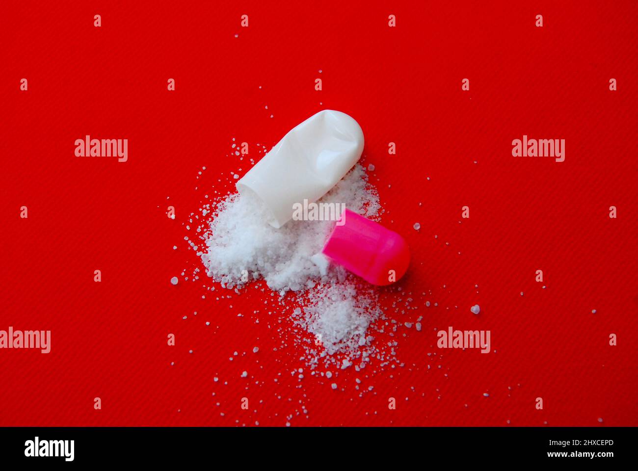 Capsule with powder hi-res stock photography and images - Alamy